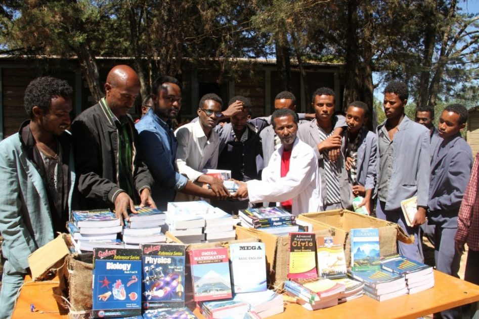 Haramaya University Students’ Union Donates Books to nearby schools ...